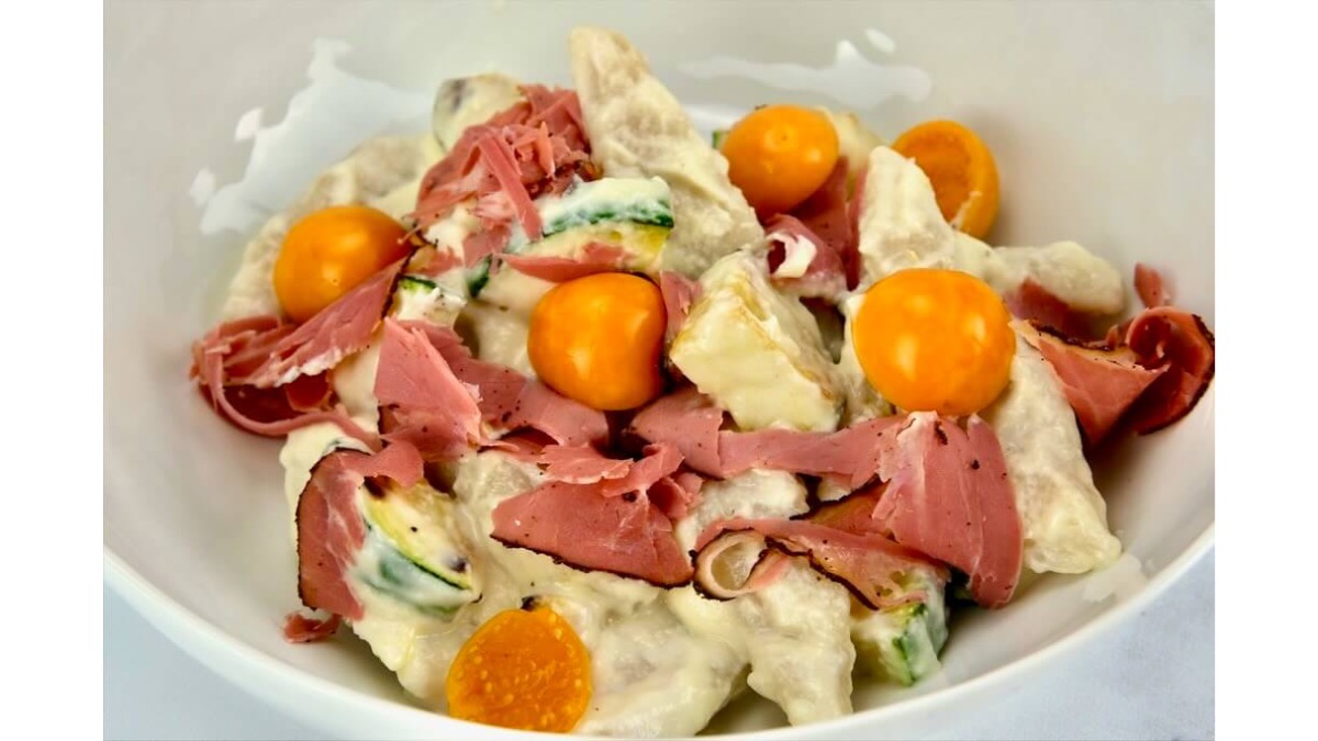 Maakroun bil Toum: Lebanese Pasta with Garlic Toum Sauce